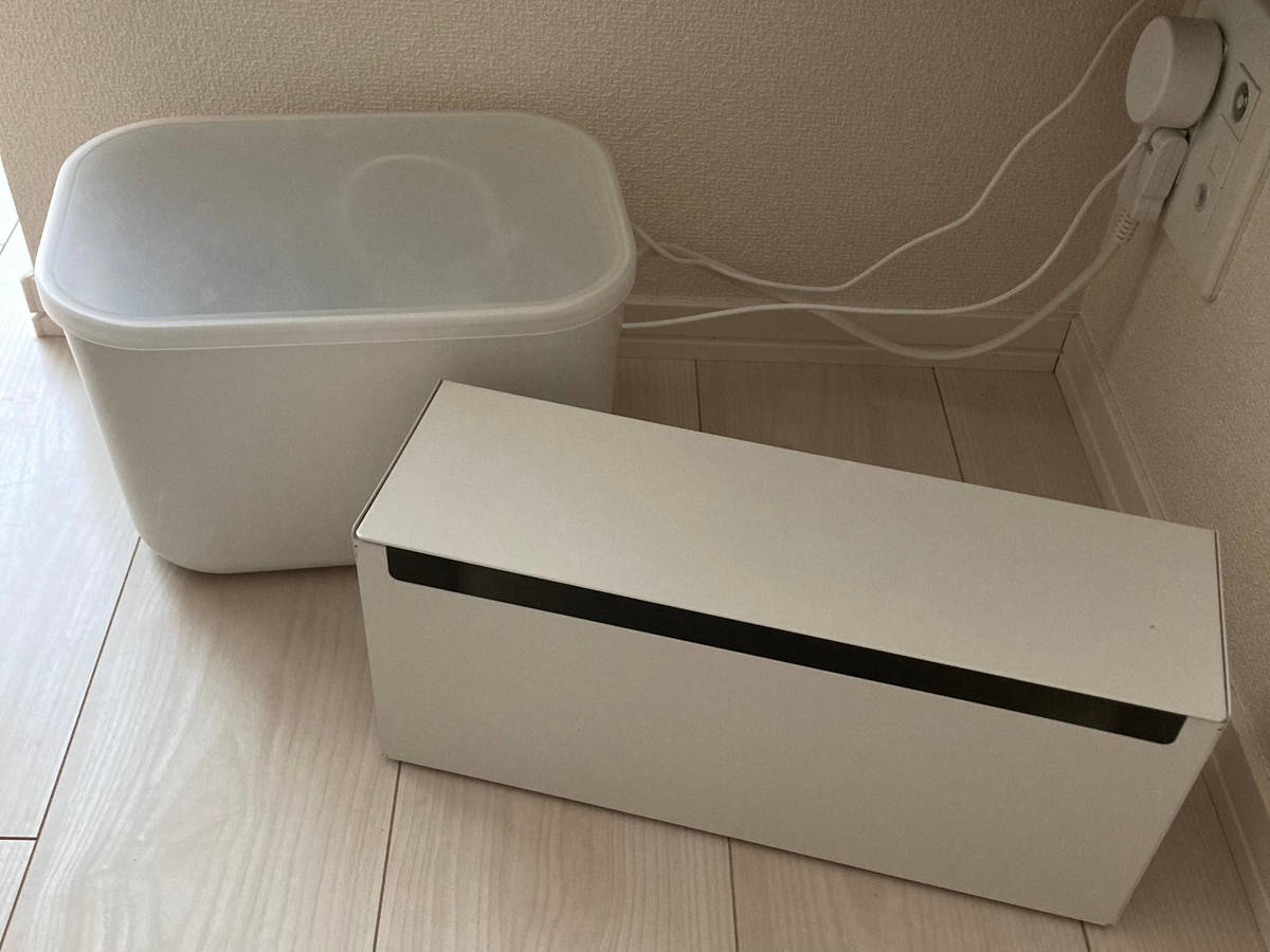 めっっちゃ便利!【無印良品】「スチールタップ収納箱フラップ式」ホコリまみれ(泣)ごちゃつくコードは「入れるだけ」劇的片付く「神の箱」